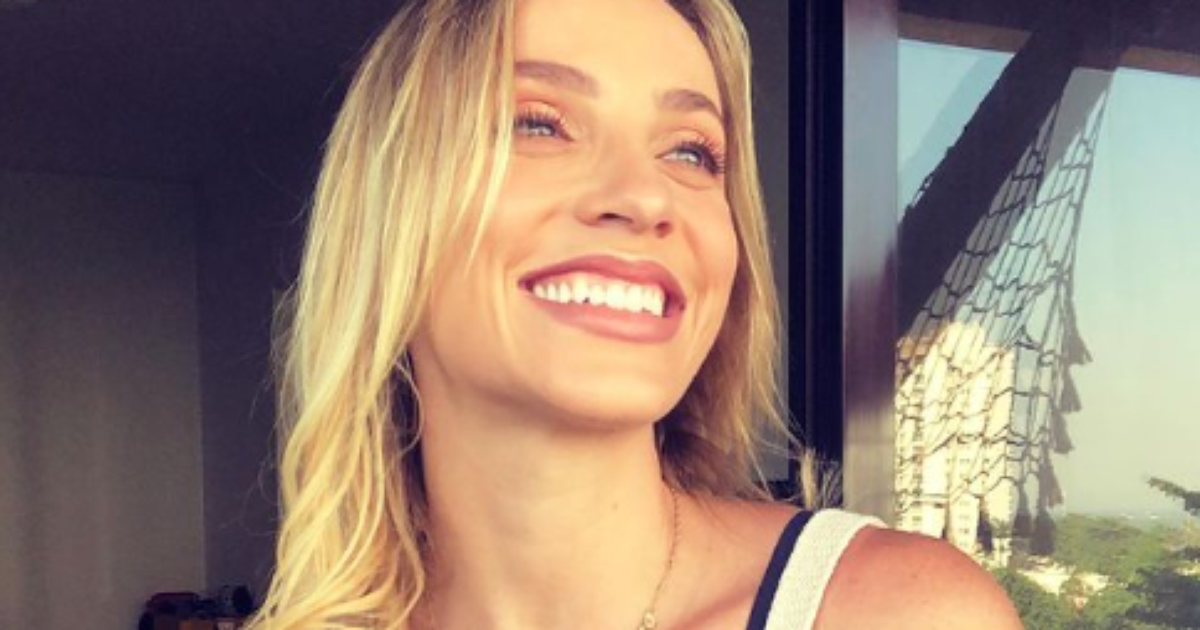 Fernanda Colombo conta que já enviou fotos íntimas para grupo da família