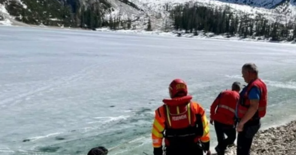 Bebê e mais 13 pessoas caem em lago congelado na Itália