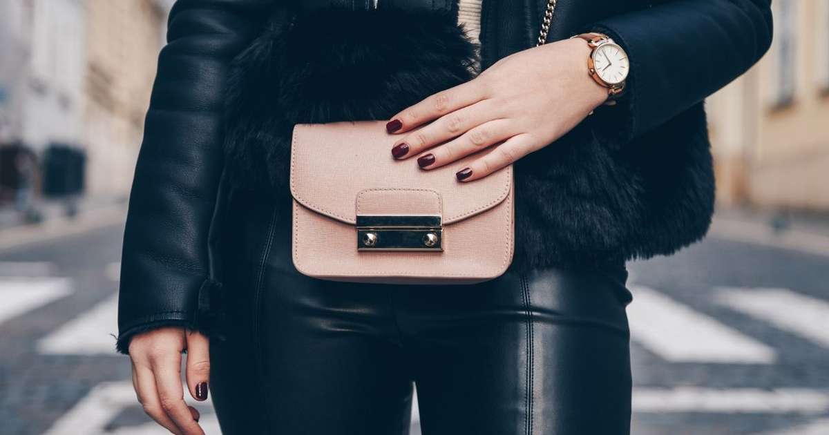 Mini bags: conheça a tendência que tem bombado entre as famosas