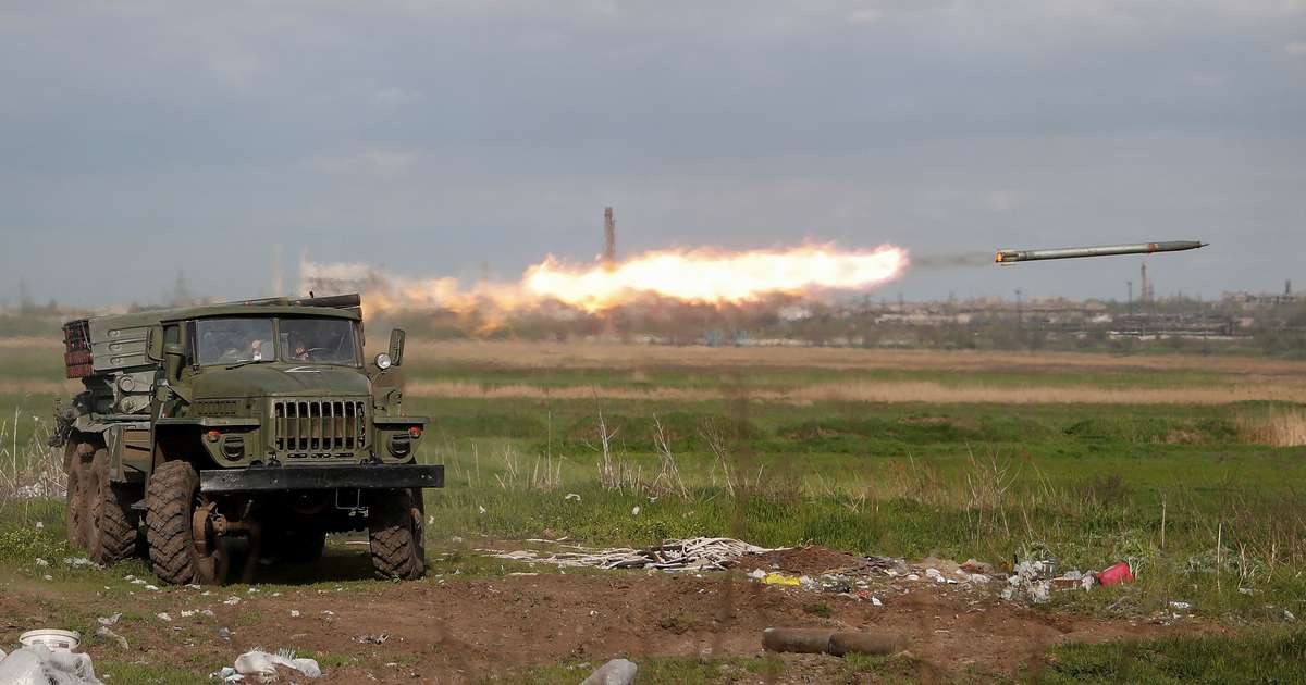 Ucrânia divulga vídeo de tanque russo destruído com canhão sueco