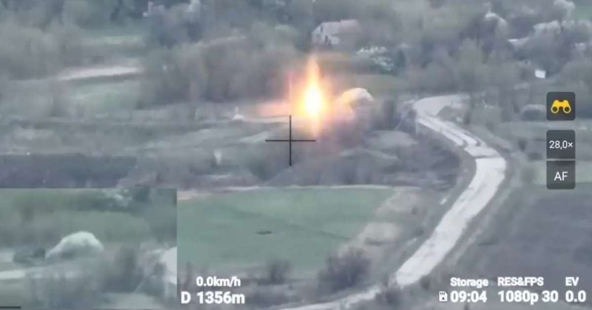 Drone kamikaze ucraniano atinge tanque e soldados russos; veja