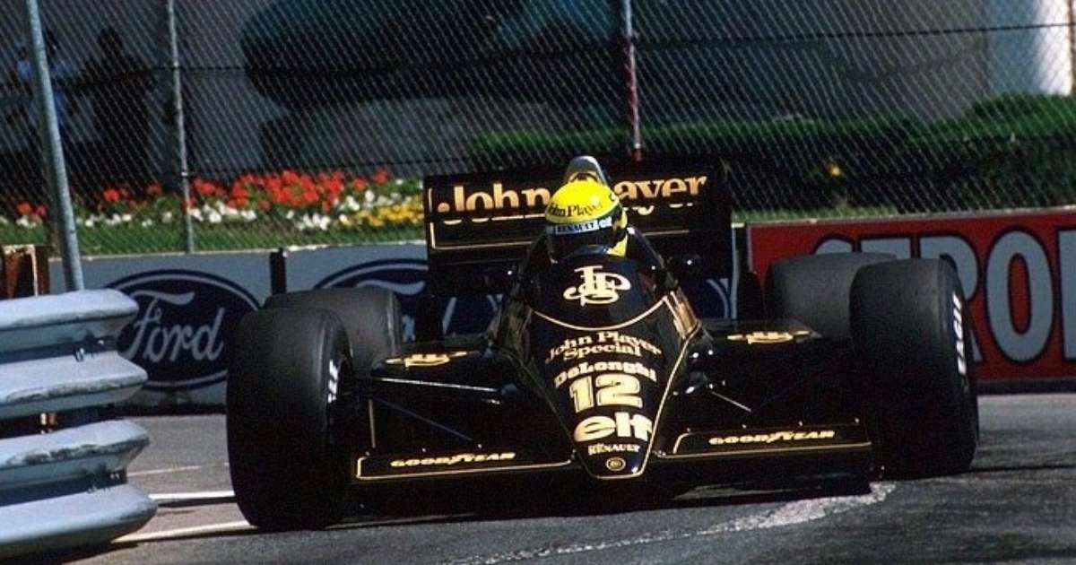 A primeira vez que Senna ergueu a bandeira do Brasil na F1