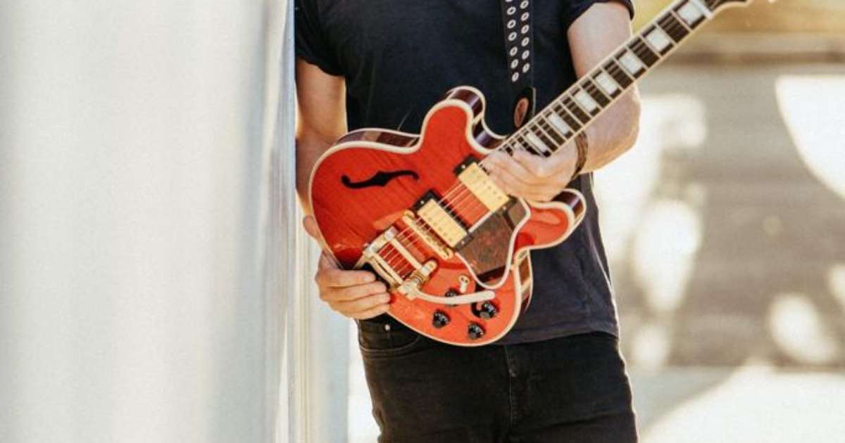 Conheça o brasileiro Rafael Moreira, guitarrista de vários artistas ...