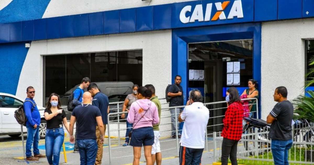 Caixa colocou servidor com salário de R$ 45 mil para organizar fila ...