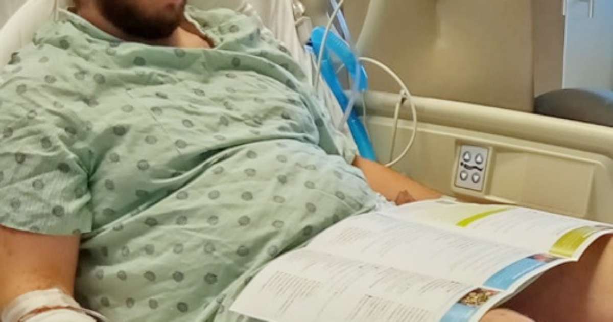 Homem entra em casa e salva crianças em incêndio nos EUA