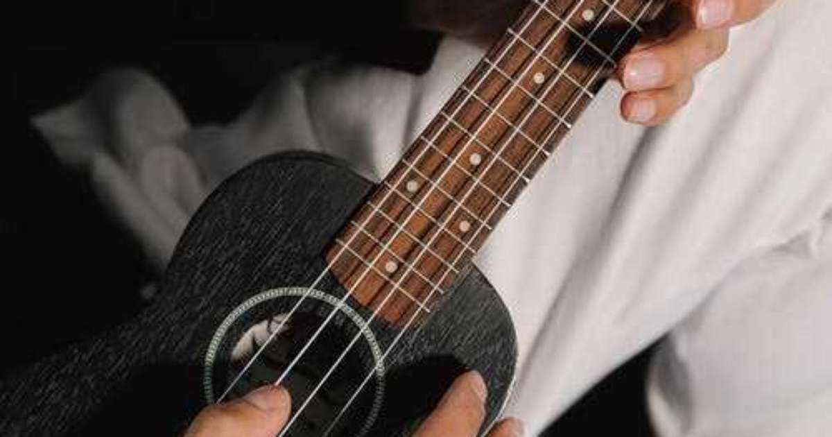 Aprenda a tocar grandes clássicos do rock no ukulele