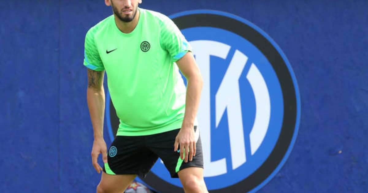 Relembre jogadores que 'viraram a casaca' no futebol italiano