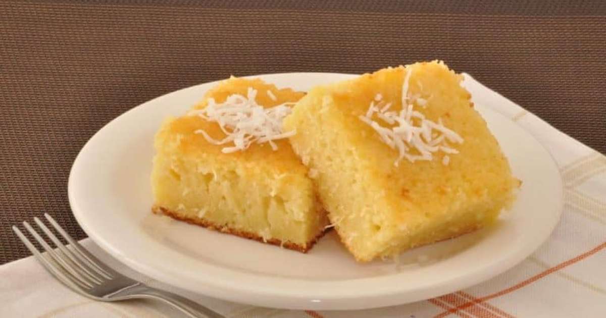 Bolo de mandioca crua com coco simples