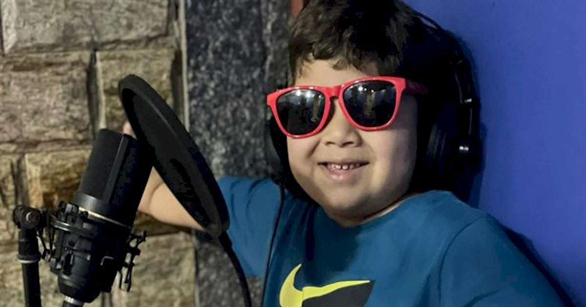 Saiba quem é o pequeno Kael Sturne, que vem conquistando o cenário musical