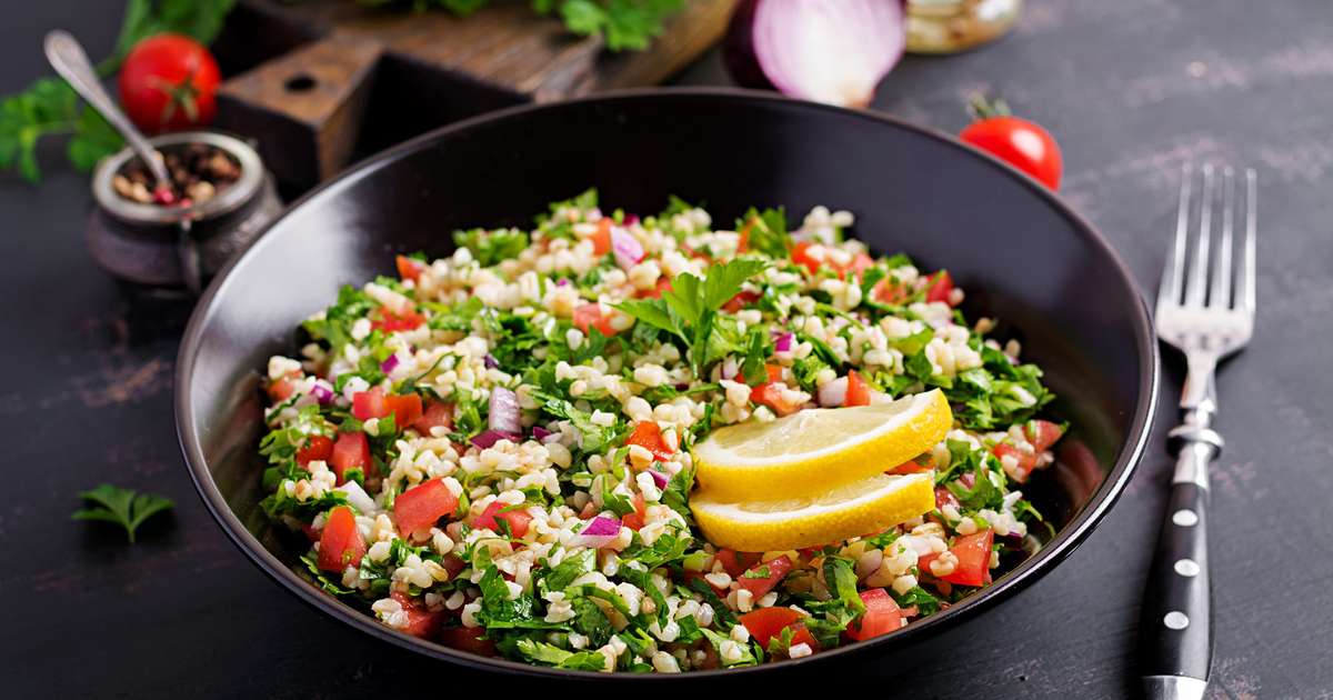 Tabule tradicional: inove e economize com essa opção de salada