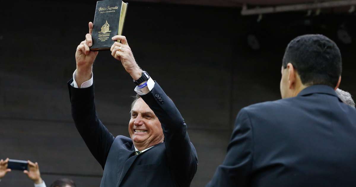 Bolsonaro vai a igreja católica em Brasília após acenos a evangélicos