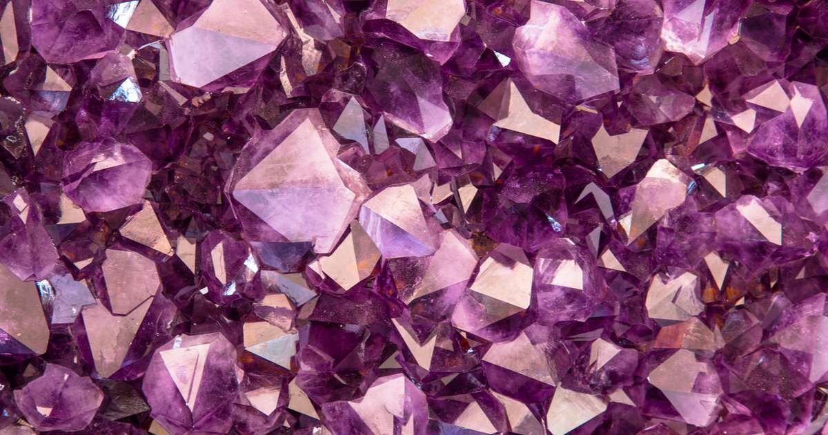 Ametista: conheça mais sobre a pedra da sabedoria e do equilíbrio