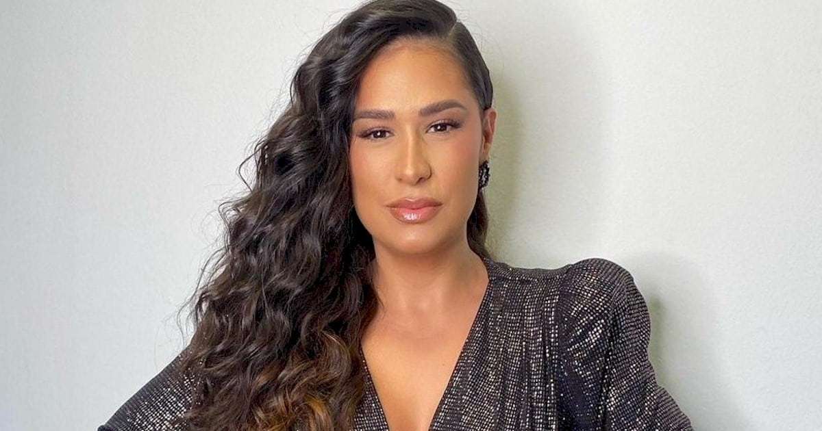 Simone Mendes se reúne com equipe para definição de sua nova logomarca