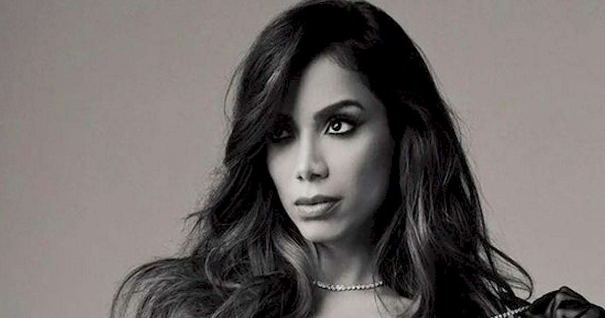 Anitta posta corpão no Instagram com body cavado e transparente