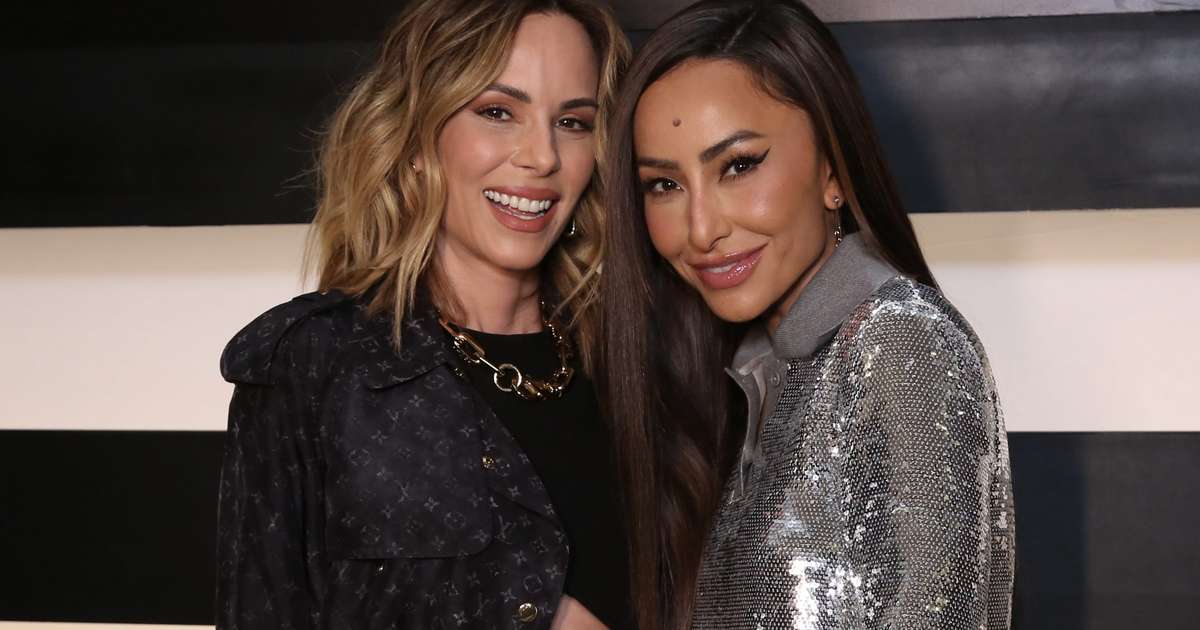 Preto, prata e branco dominam looks de evento com Sato