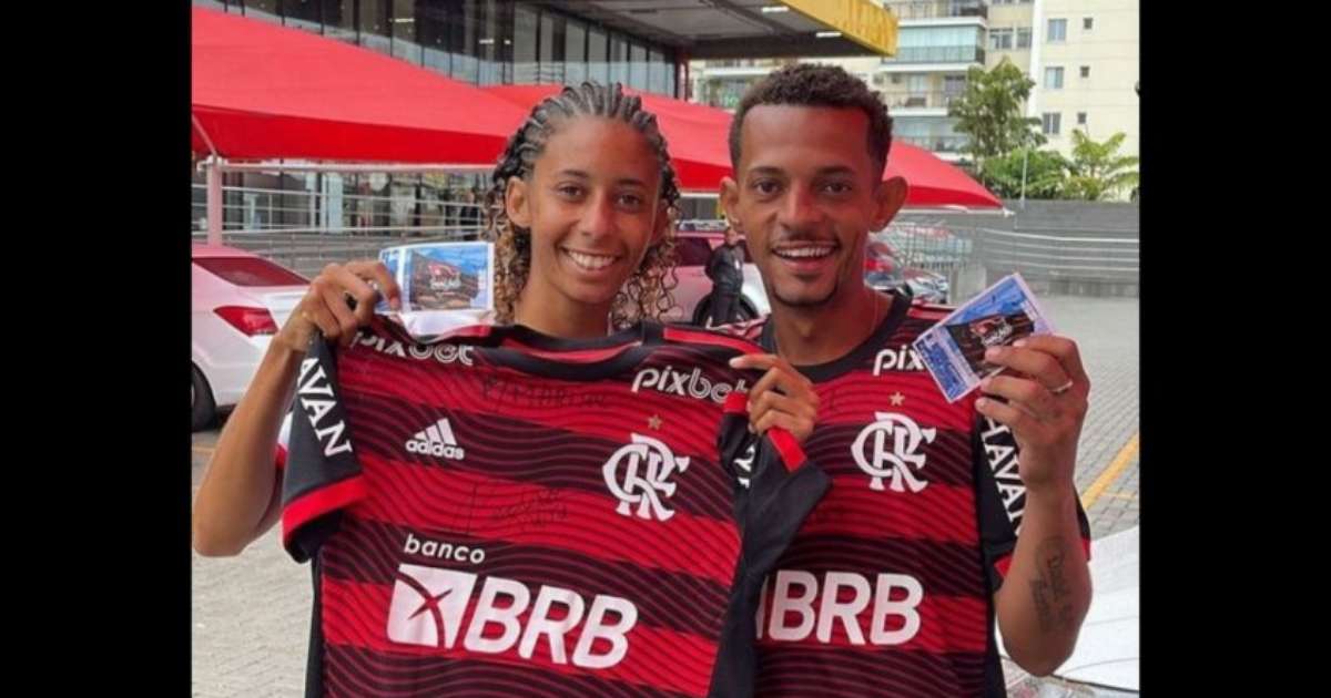Jogador rubro-negro presenteia dois vendedores com ingressos para jogo ...