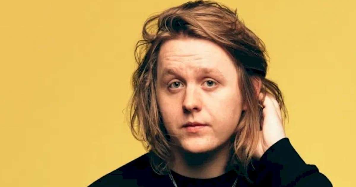 Lewis Capaldi anuncia novo single "Forget Me" para setembro