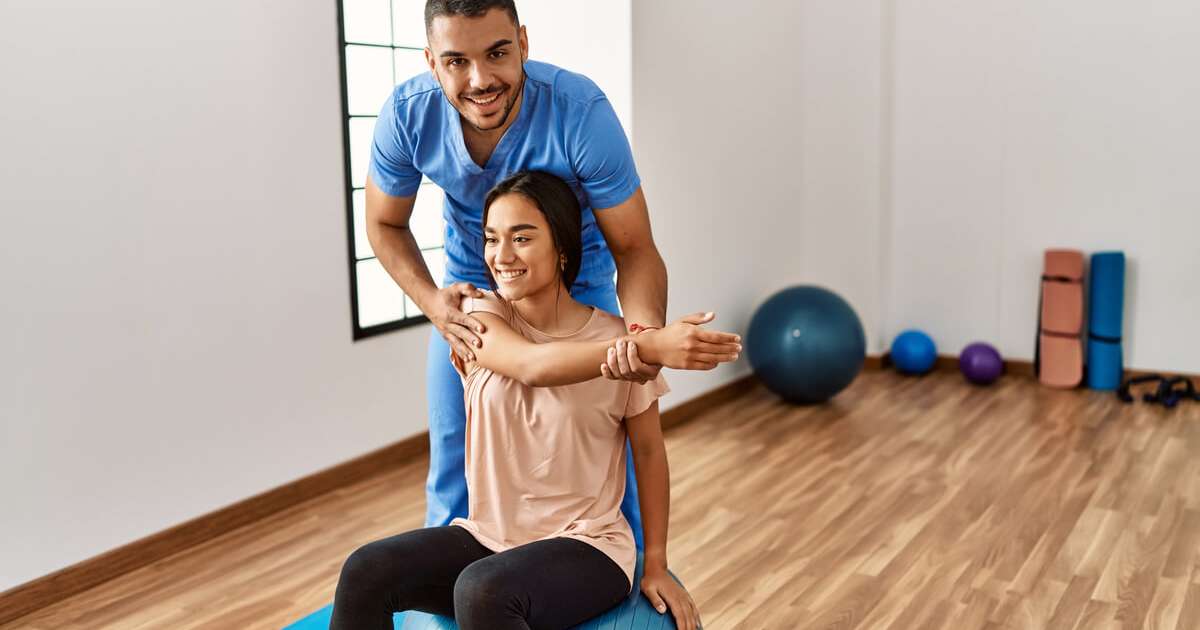 5 exercícios para quem sofre de desvios posturais