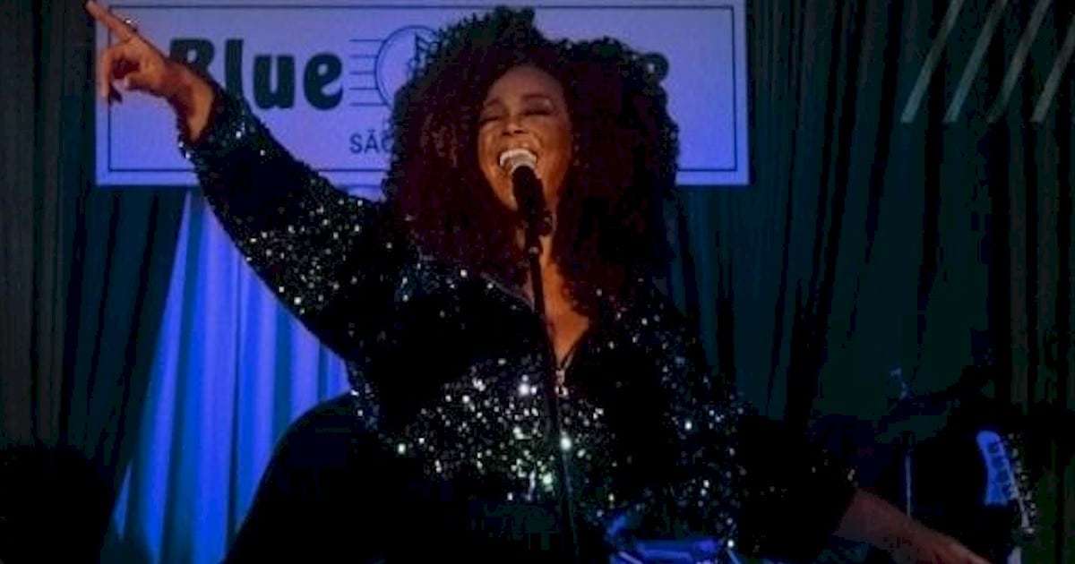 Paula Lima celebra 20 anos de carreira com novo EP "Ao Vivo"