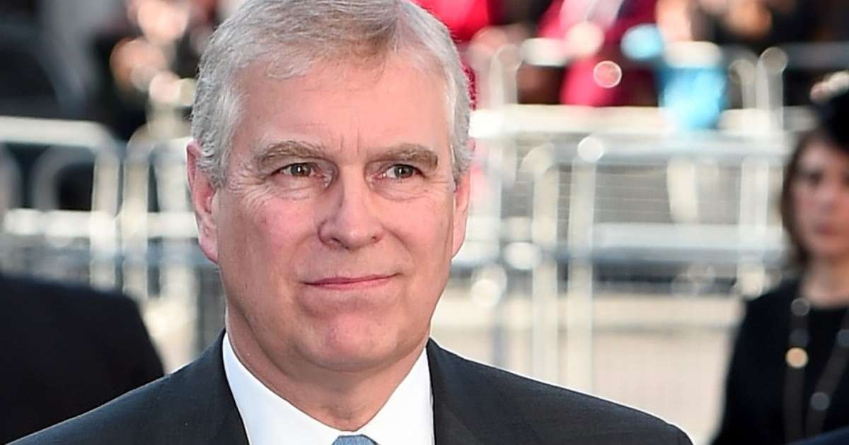 Homem é preso ao insultar príncipe Andrew em funeral da rainha na ...