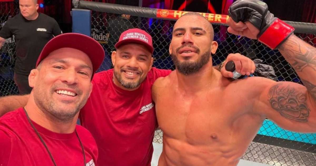 Vitor Petrino celebra contrato com o UFC