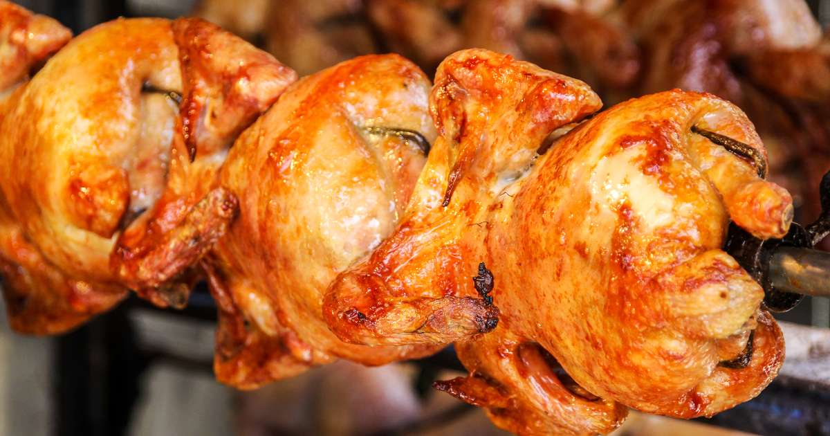 Frango assado passa por releituras e nostalgia no cardápio de restaurantes
