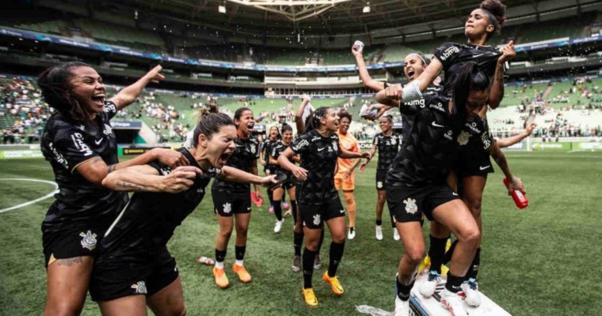 Time feminino do Corinthians tem títulos recentes, 'patrona' e é quase ...