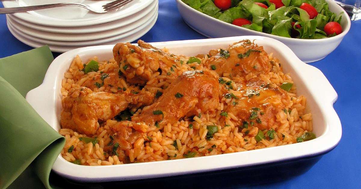 Galinhada: 7 receitas rápidas para refeição em família