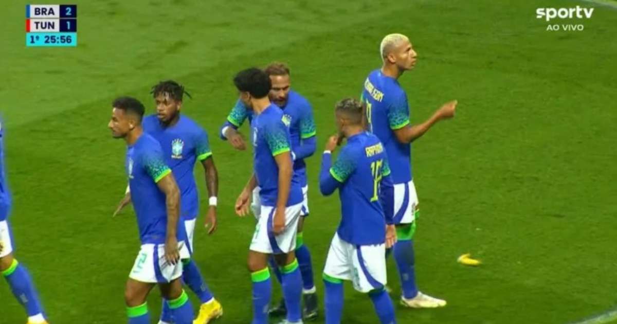 Brasil x Tunísia: banana é atirada em Richarlison na comemoração de gol
