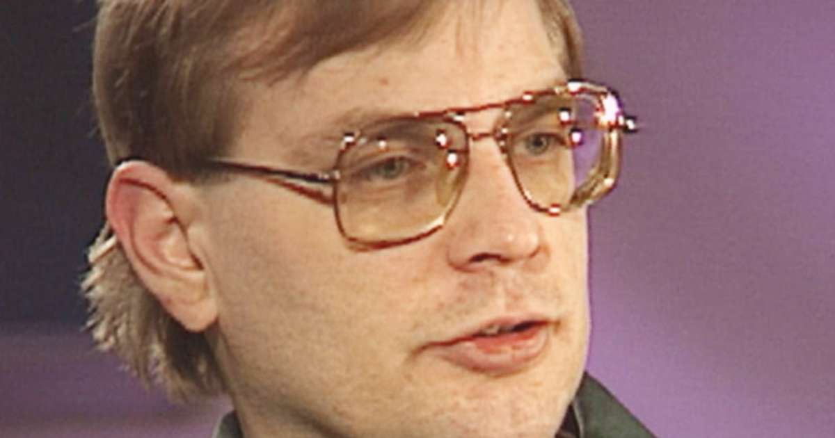 Óculos usados por Jeffrey Dahmer na prisão estão à venda por U$150 mil
