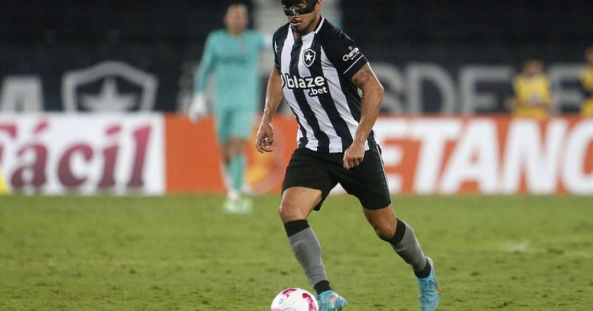Rafael volta a jogar pelo Botafogo depois de um mês