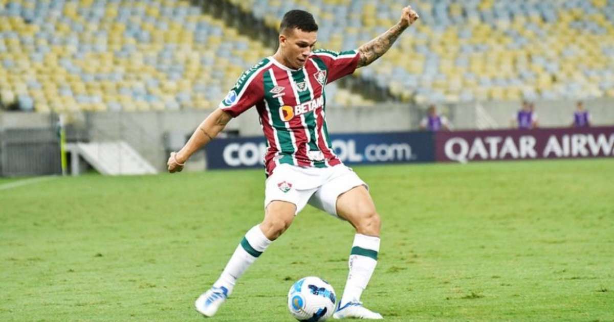 Calegari pode ganhar nova chance no time titular do Fluminense