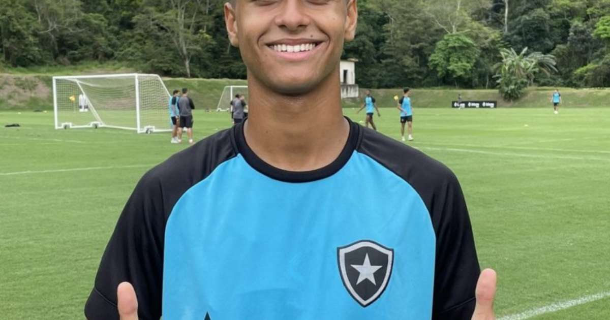 Joia do Botafogo de 16 anos treina pela primeira vez com o profissional