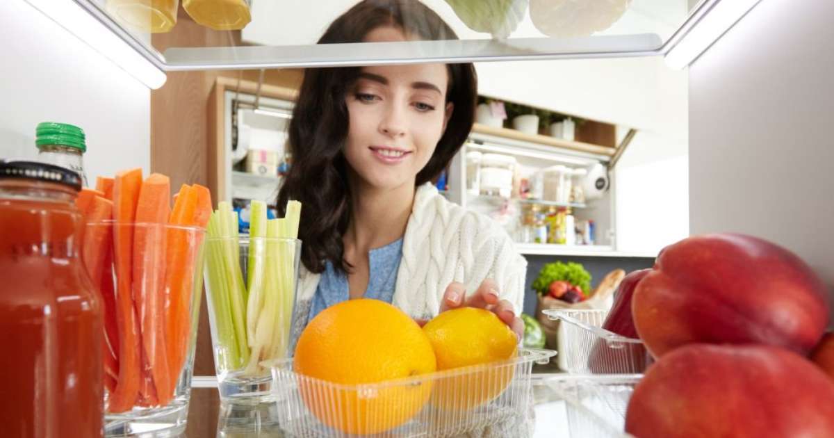 Como tirar o mau cheiro da geladeira? Confira 6 dicas infalíveis nesse ...