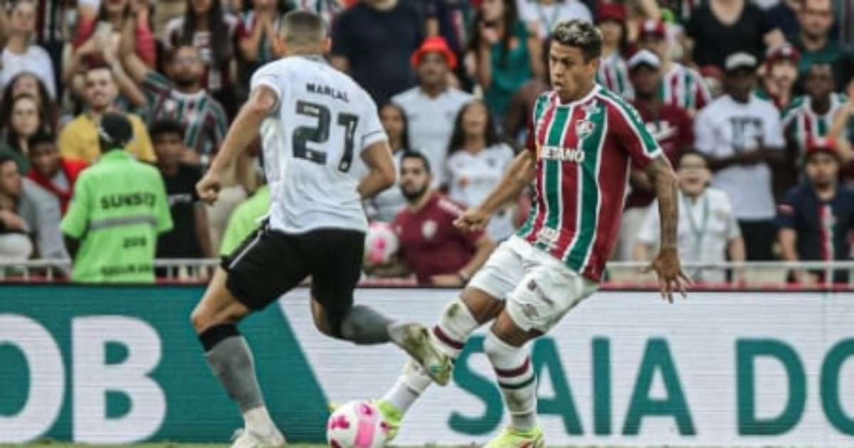 Foi pênalti? Veja vídeo do lance polêmico no clássico entre Fluminense ... Foi pênalti? Veja vídeo do lance polêmico no clássico entre Fluminense ...