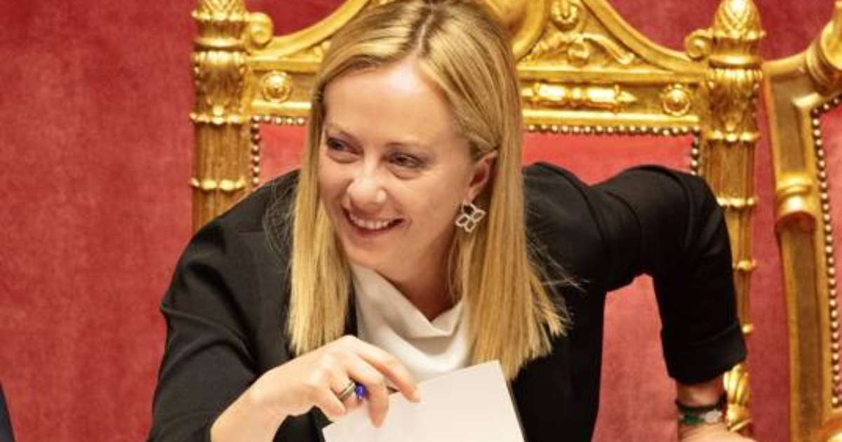 Giorgia Meloni obtém voto de confiança do Senado da Itália