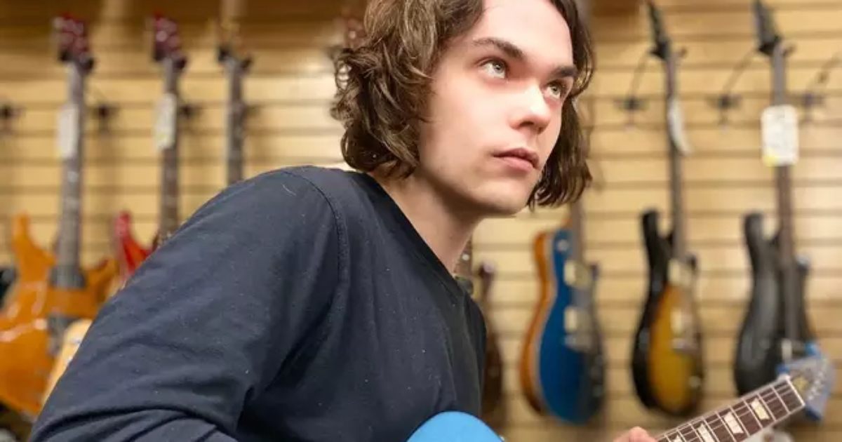 Filho músico do ator Tim Roth morre de câncer aos 25 anos