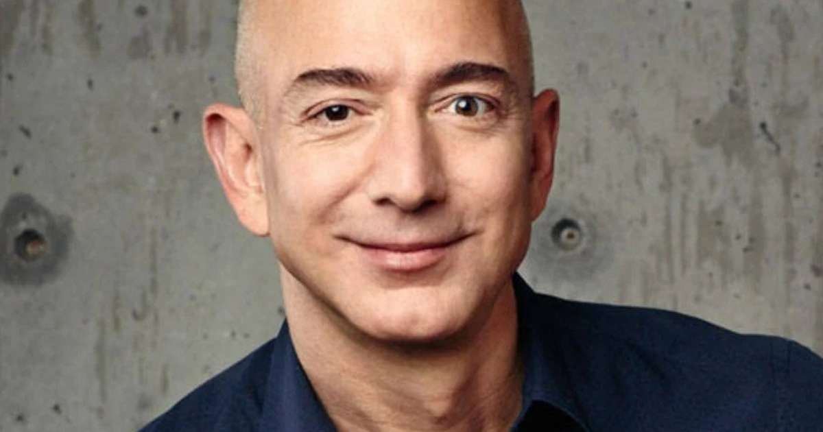 Jeff Bezos é processado por racismo e jornadas exaustivas