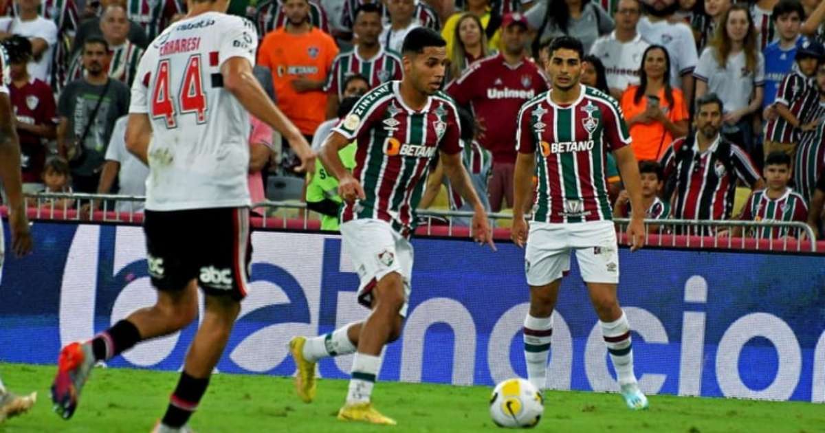 Alexsander celebra estreia nos profissionais do Fluminense e revela ...