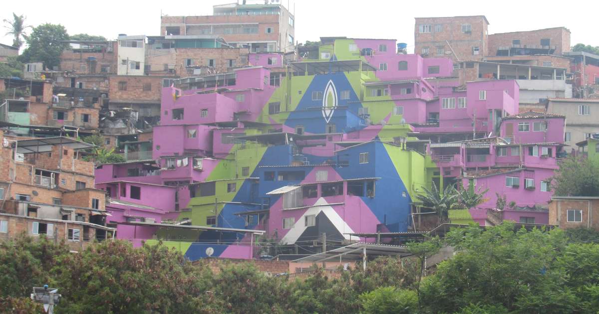 Barracos de morro viram obra intuitiva em Belo Horizonte