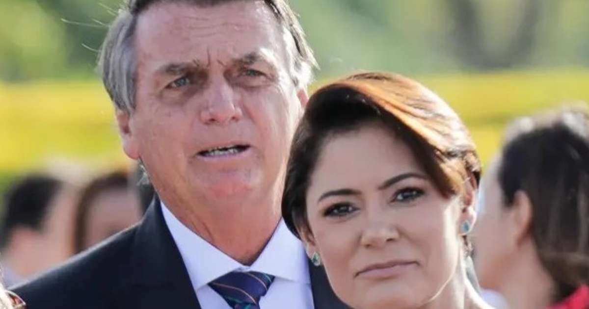 Michelle comemora 15 anos de casada com Bolsonaro: 'Te amo, meu príncipe'