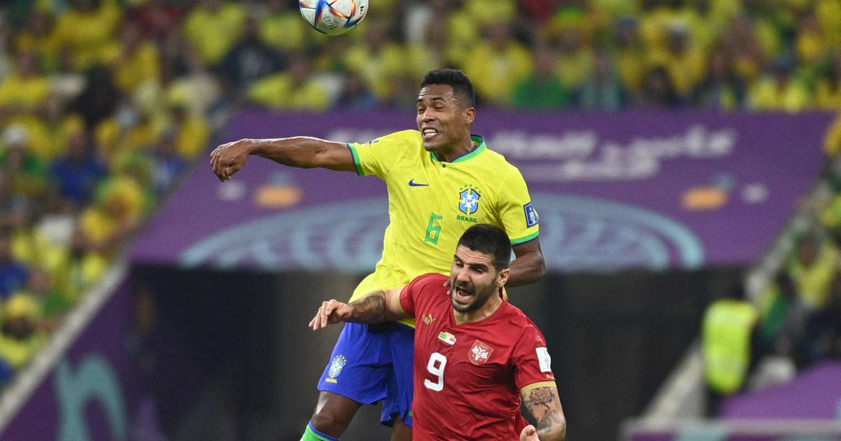 Alex Sandro lamenta bola na trave, mas celebra estreia na Copa: ‘Luta ...