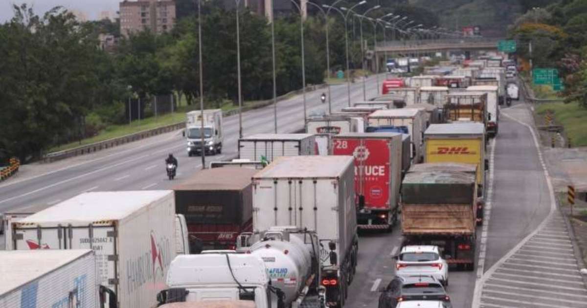 Acesso a Viracopos é liberado após protesto bolsonarista com barricada