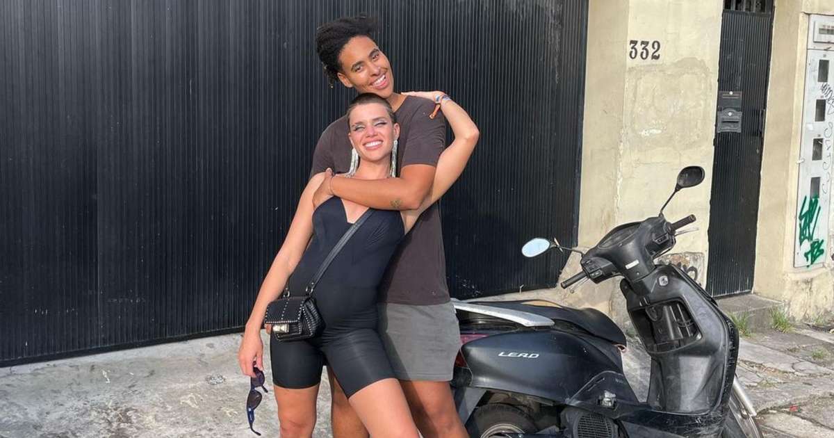 Bruna Linzmeyer faz declaração para namorada em seu aniversário