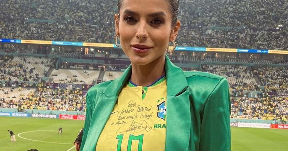 Affair de Neymar vai ao jogo do Brasil com camisa autografada por ele ...