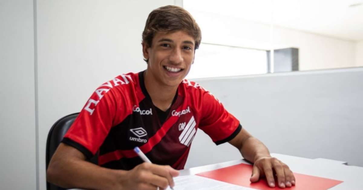 Com multa de quase R$ 300 milhões, João Cruz assina primeiro contrato ...