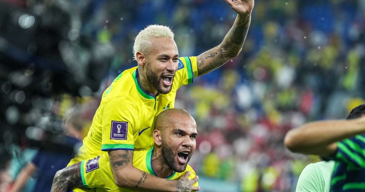 'Gente que acha que sabe de futebol', afirma Dani Alves sobre críticas ...