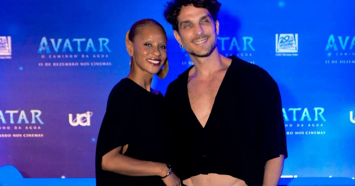 Igor Rickli aposta em look com cropped e cintura baixa para pré-estreia de filme com mulher ...