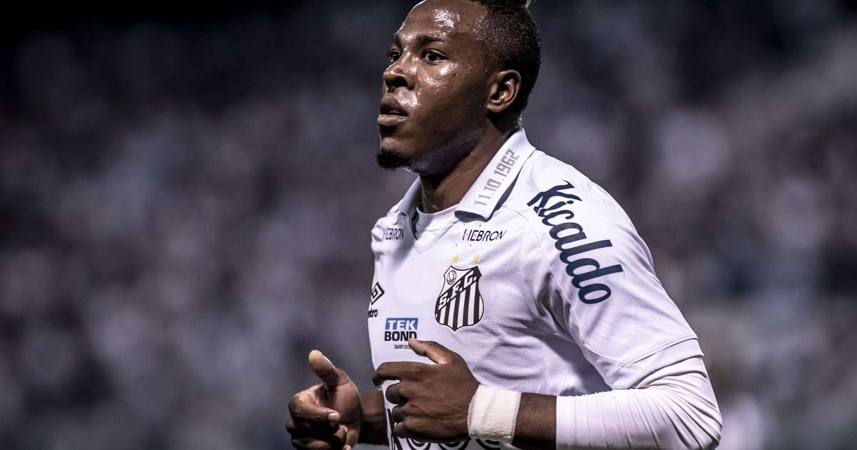 Santos oficializa a rescisão com Jhojan Julio, que retorna para a LDU
