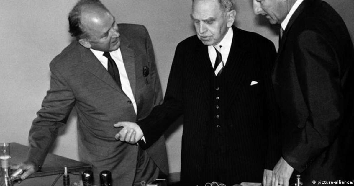 1938: Otto Hahn descobre a fissão nuclear do urânio